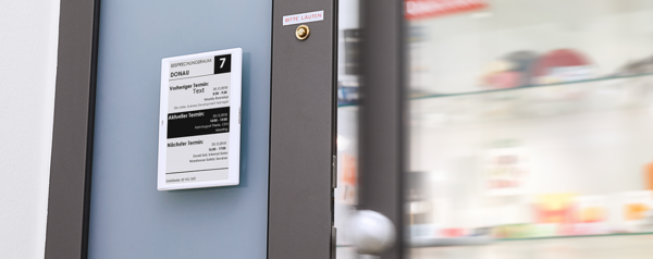 Digital labels as a solution for room signage